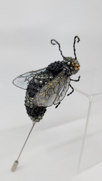 Monochromatic Bee – Patricia Field ARTFASHION